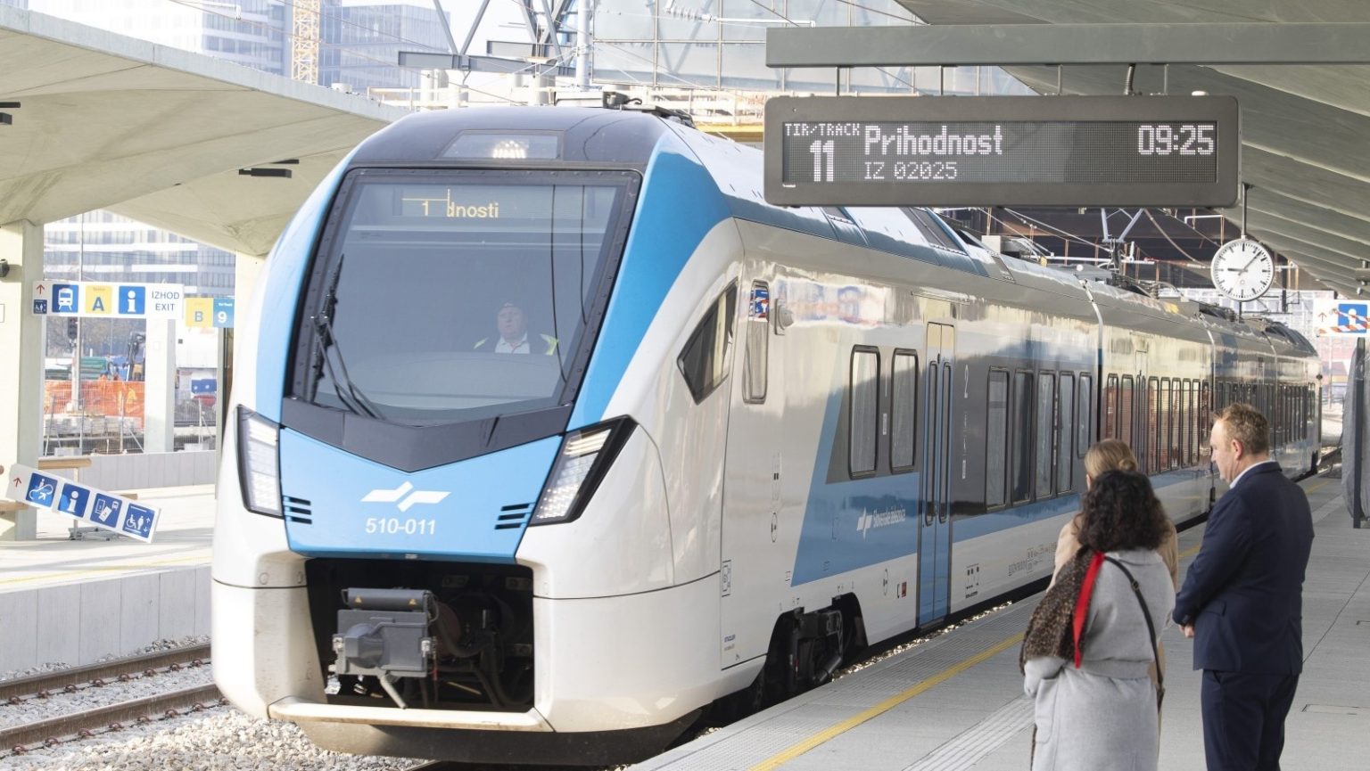 Prenova ljubljanske železniške postaje: prvi vlak na novih tirih | Lider.si
